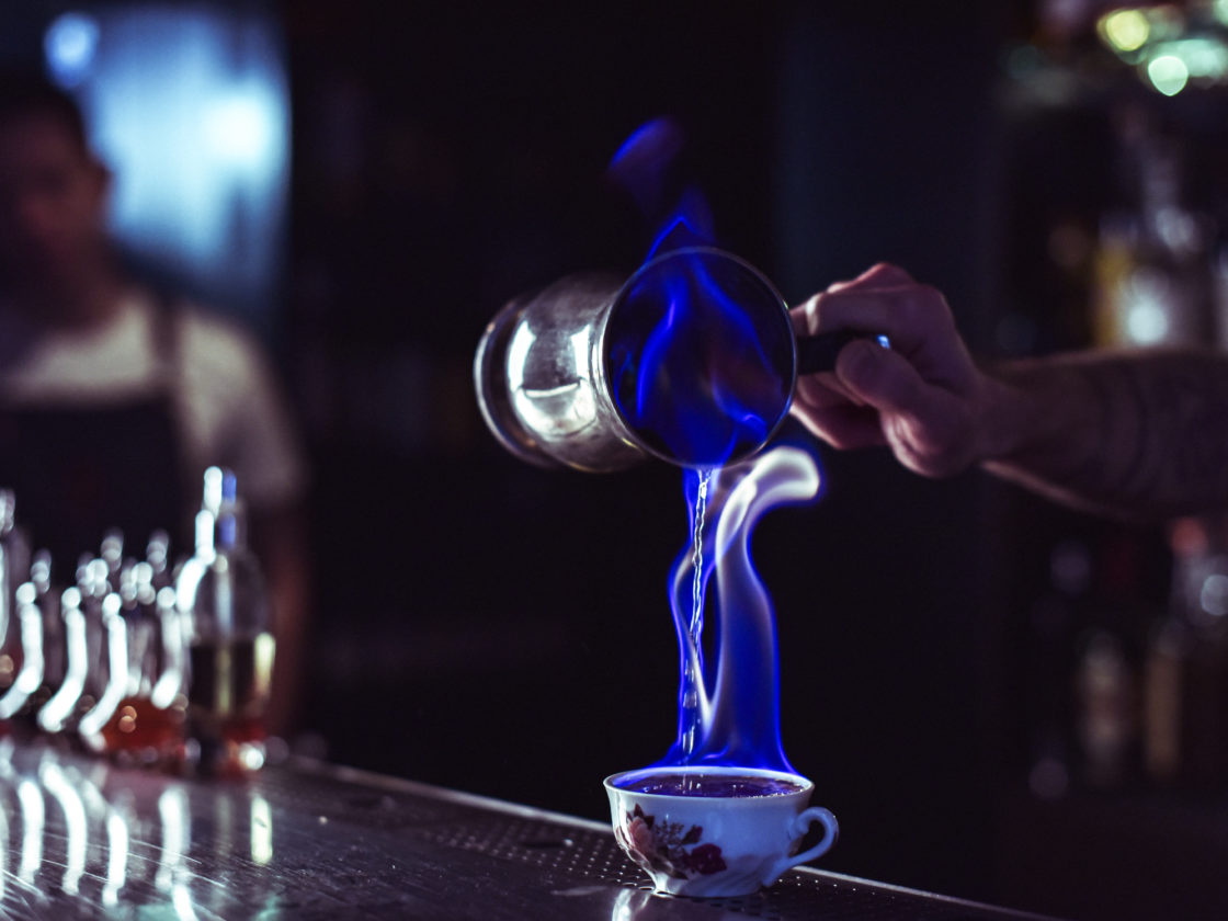 Qu'est-ce que le hard seltzer, cette boisson aromatisée qui débarque en ...